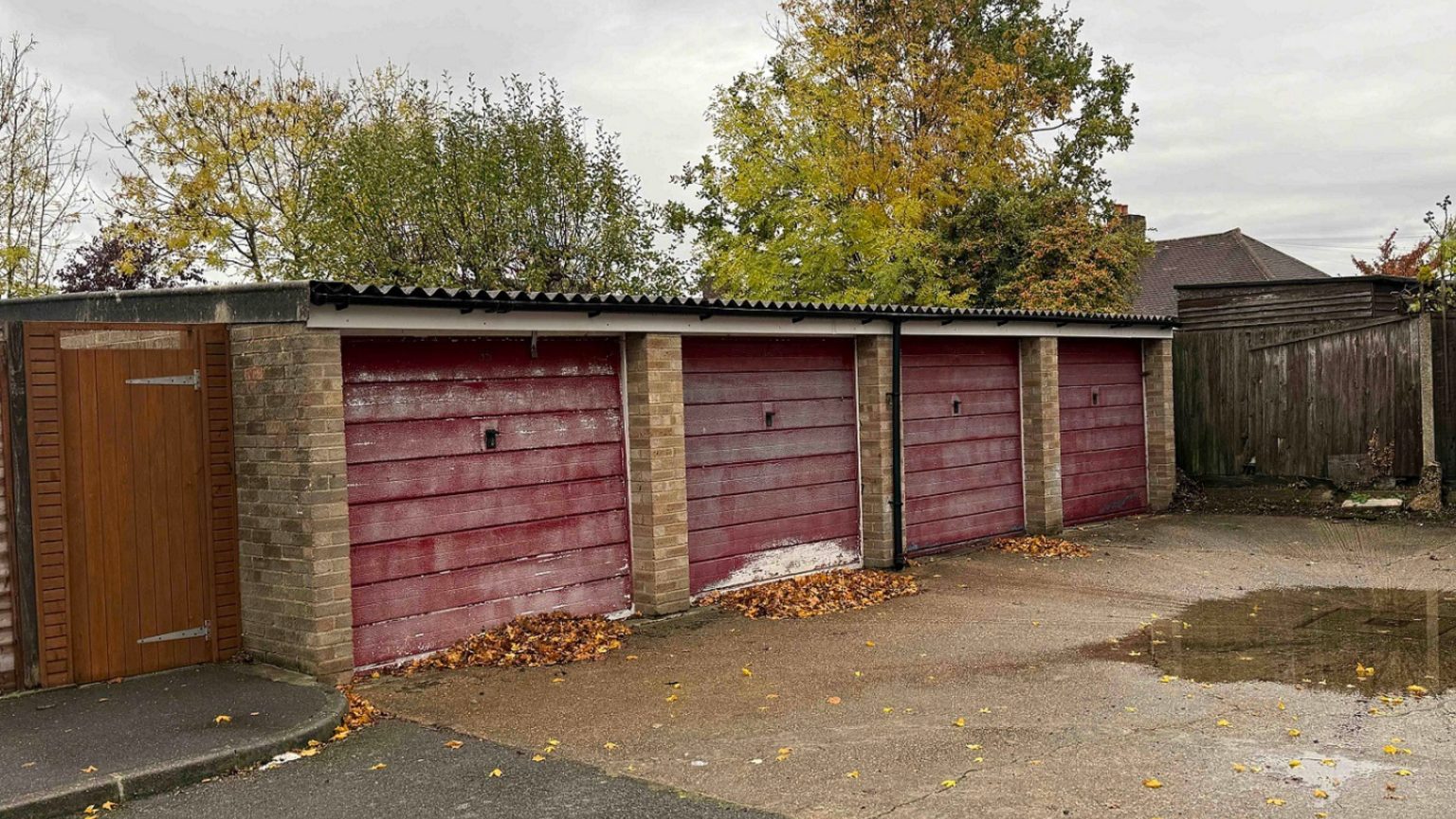 Bidding war over Ewell garages at auction